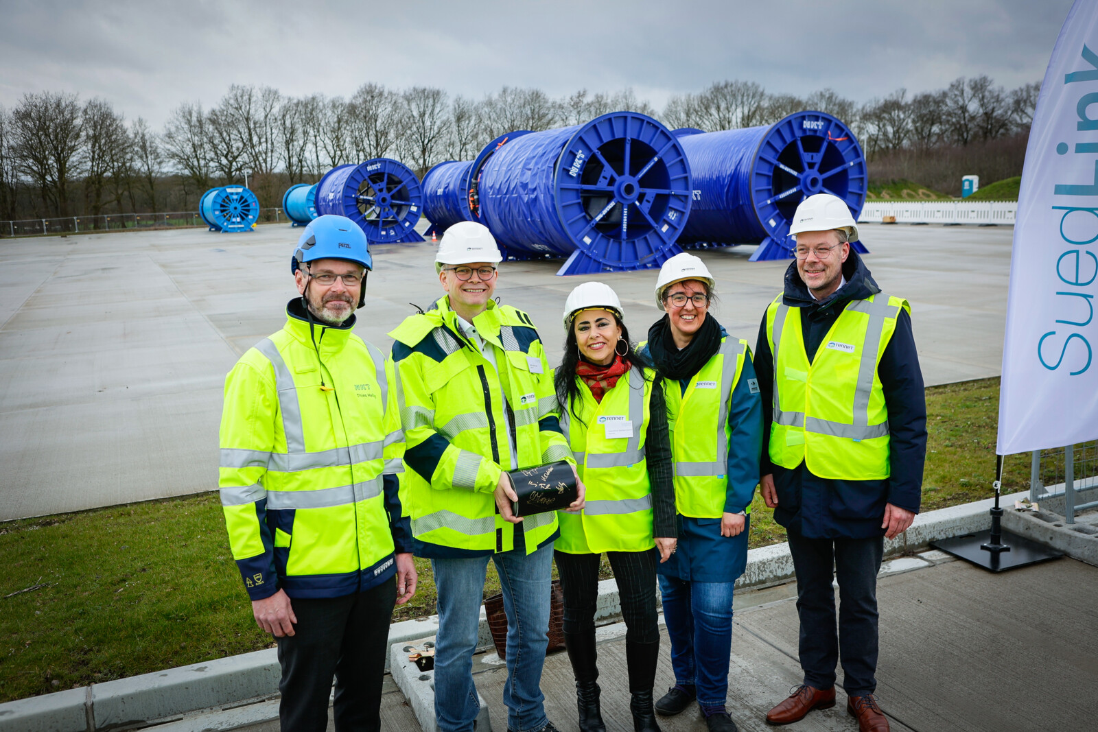 SuedLink: Erste Gleichstrom-Erdkabel erreichen Zwischenlager - 01-03 ...